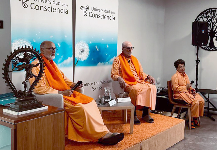 Pujya Swami Atmarupananda Maharaj - Universidad de la Consciencia